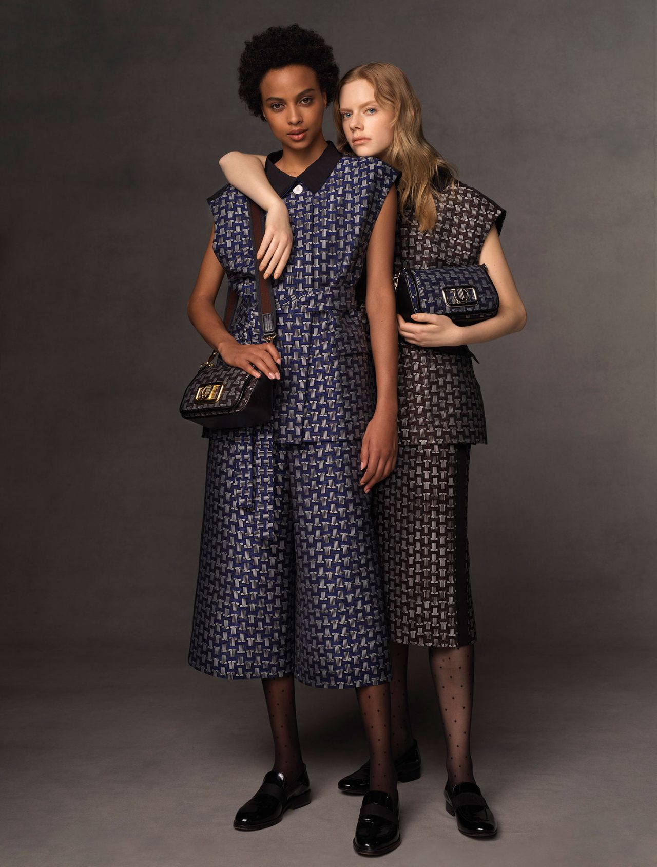 ランバン コレクションが2022秋冬コレクションを発表！多彩なアウターも登場。 | News | The Fashion Post